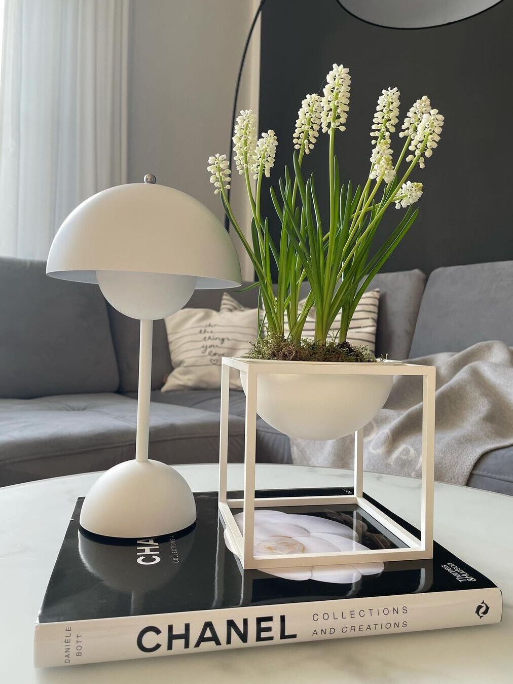 Flower Bud Charge Table Light