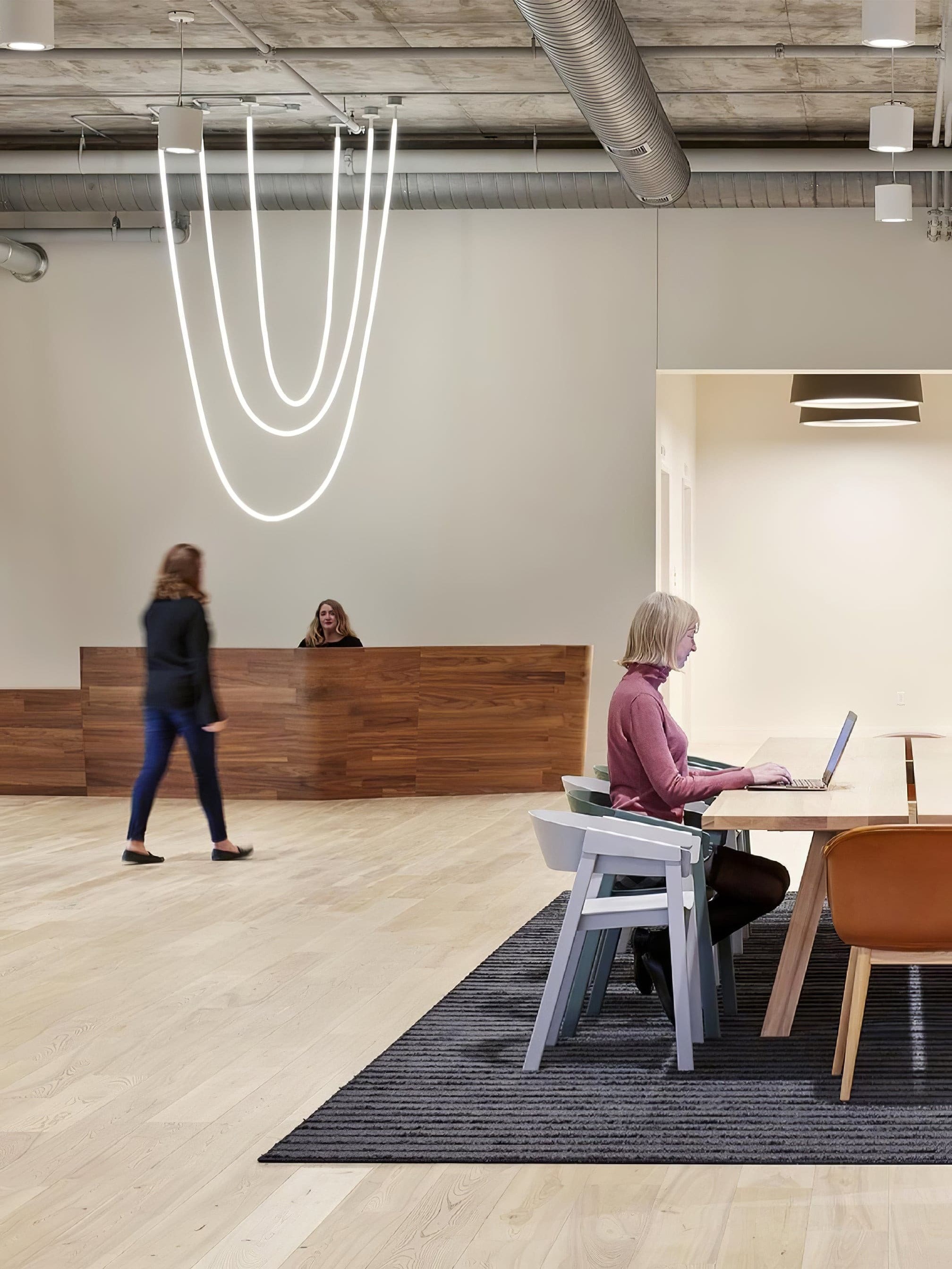 Tracer Loop Pendant Light