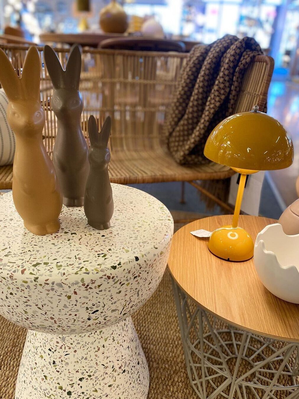 Flower Bud Charge Table Light