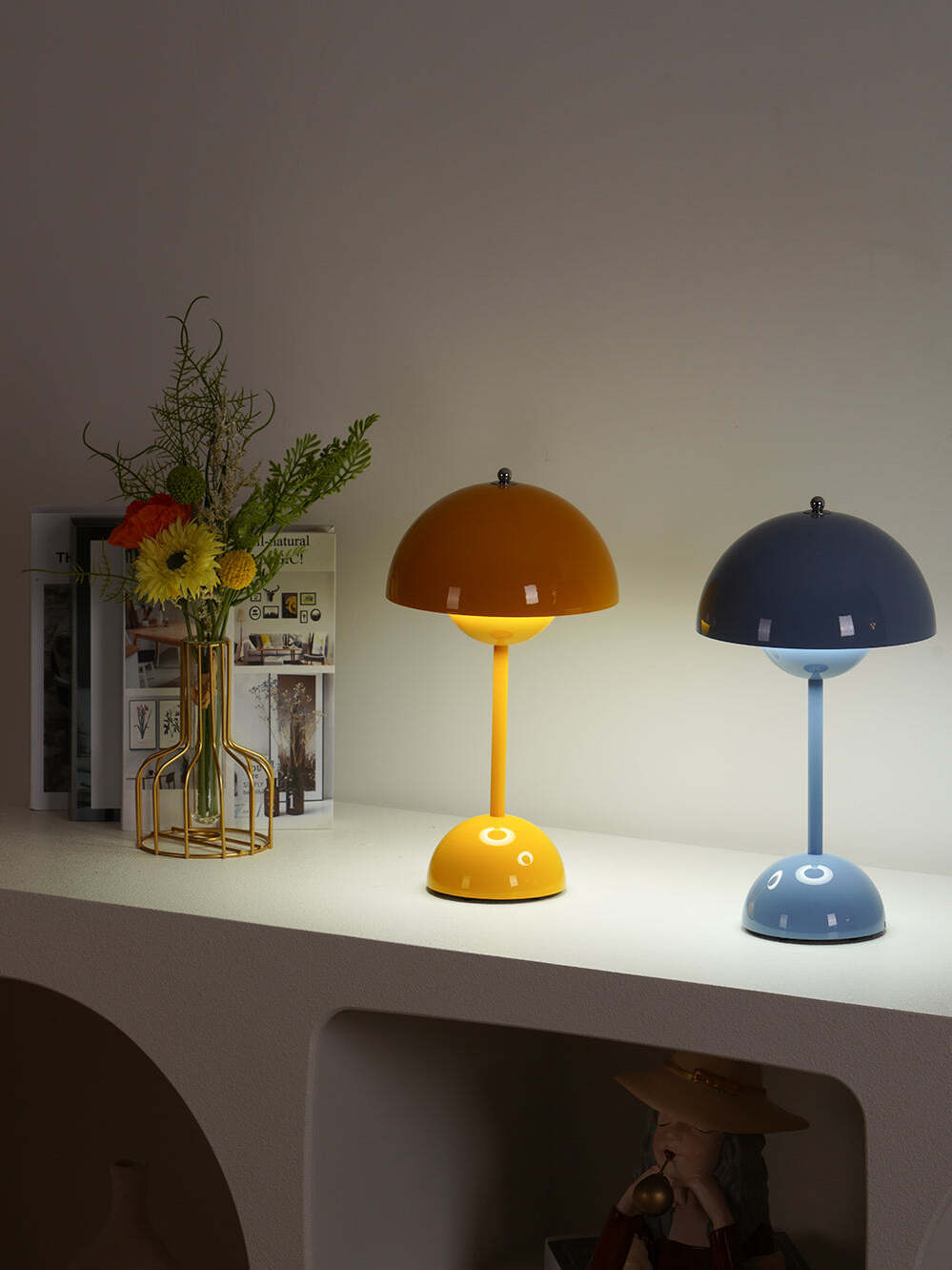 Flower Bud Charge Table Light