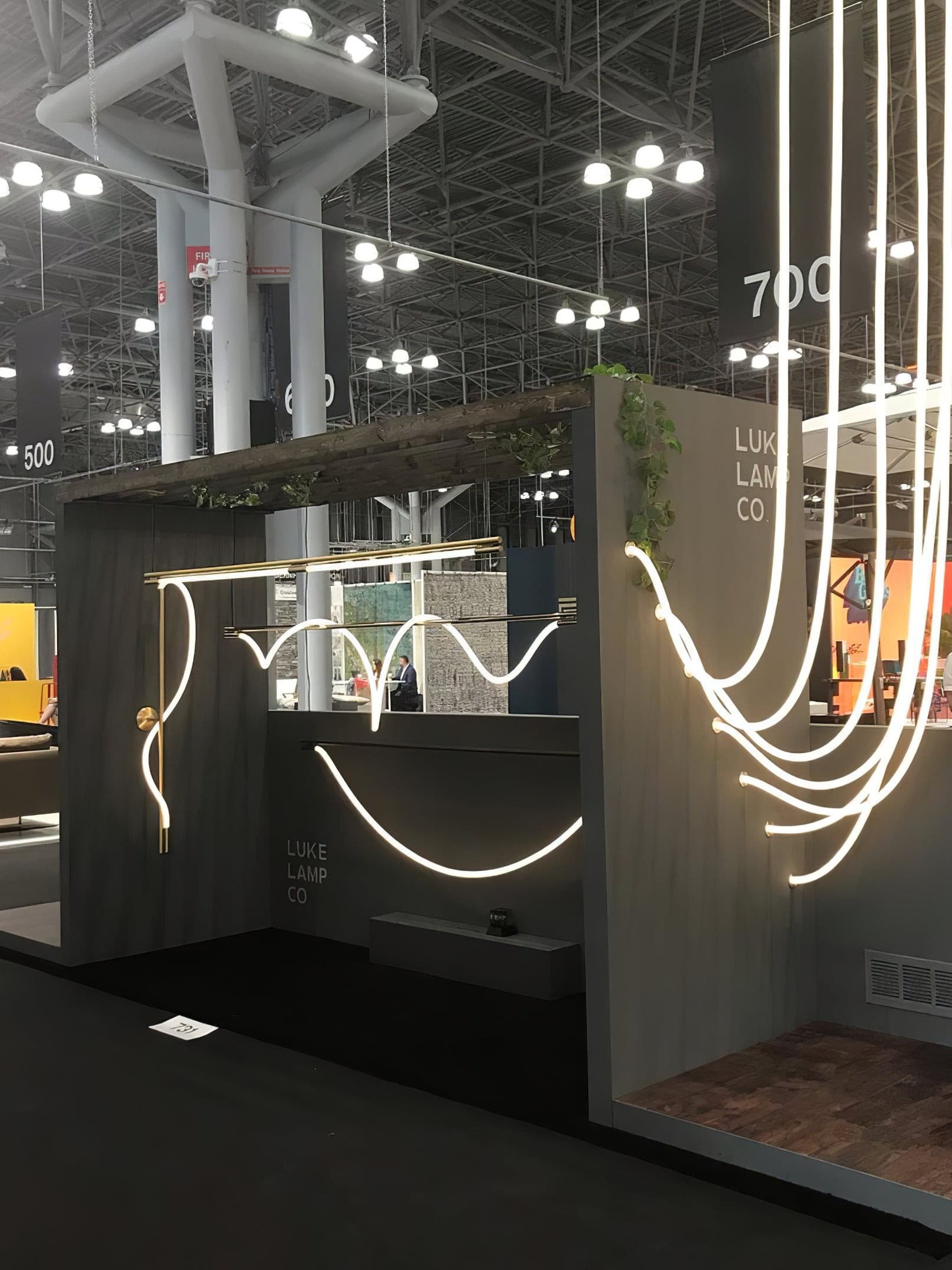 Tracer Loop Pendant Light