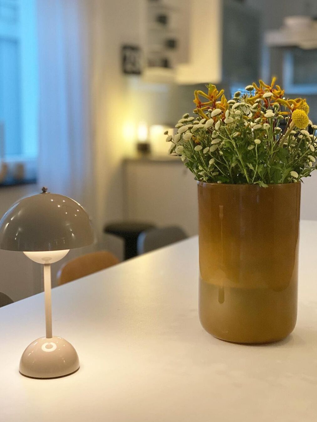 Flower Bud Charge Table Light