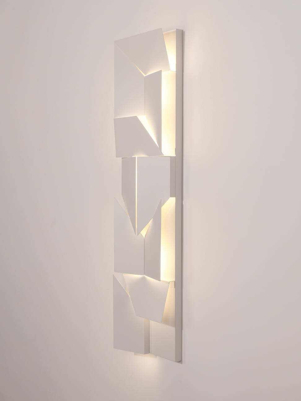 Shadows Wall Lamp