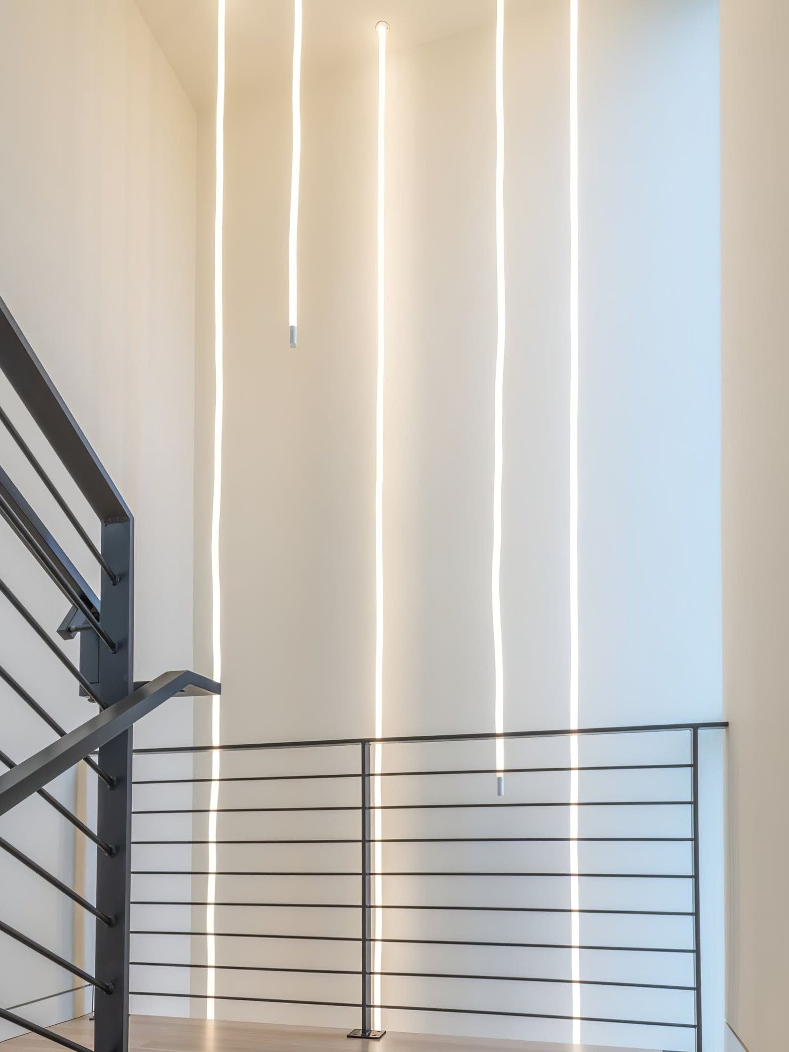 Tracer Loop Pendant Light