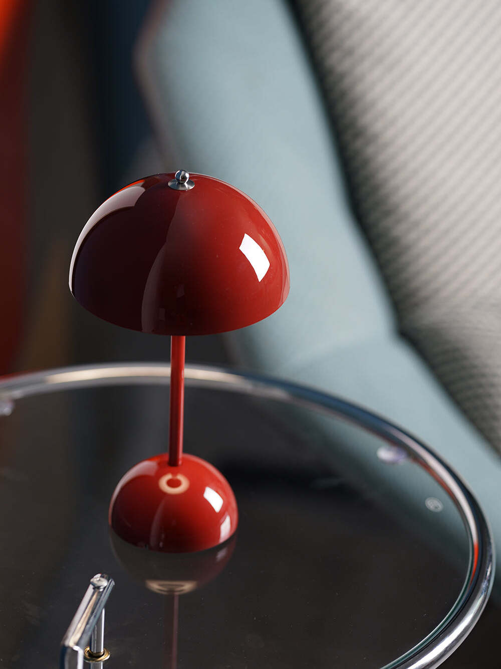 Flower Bud Charge Table Light