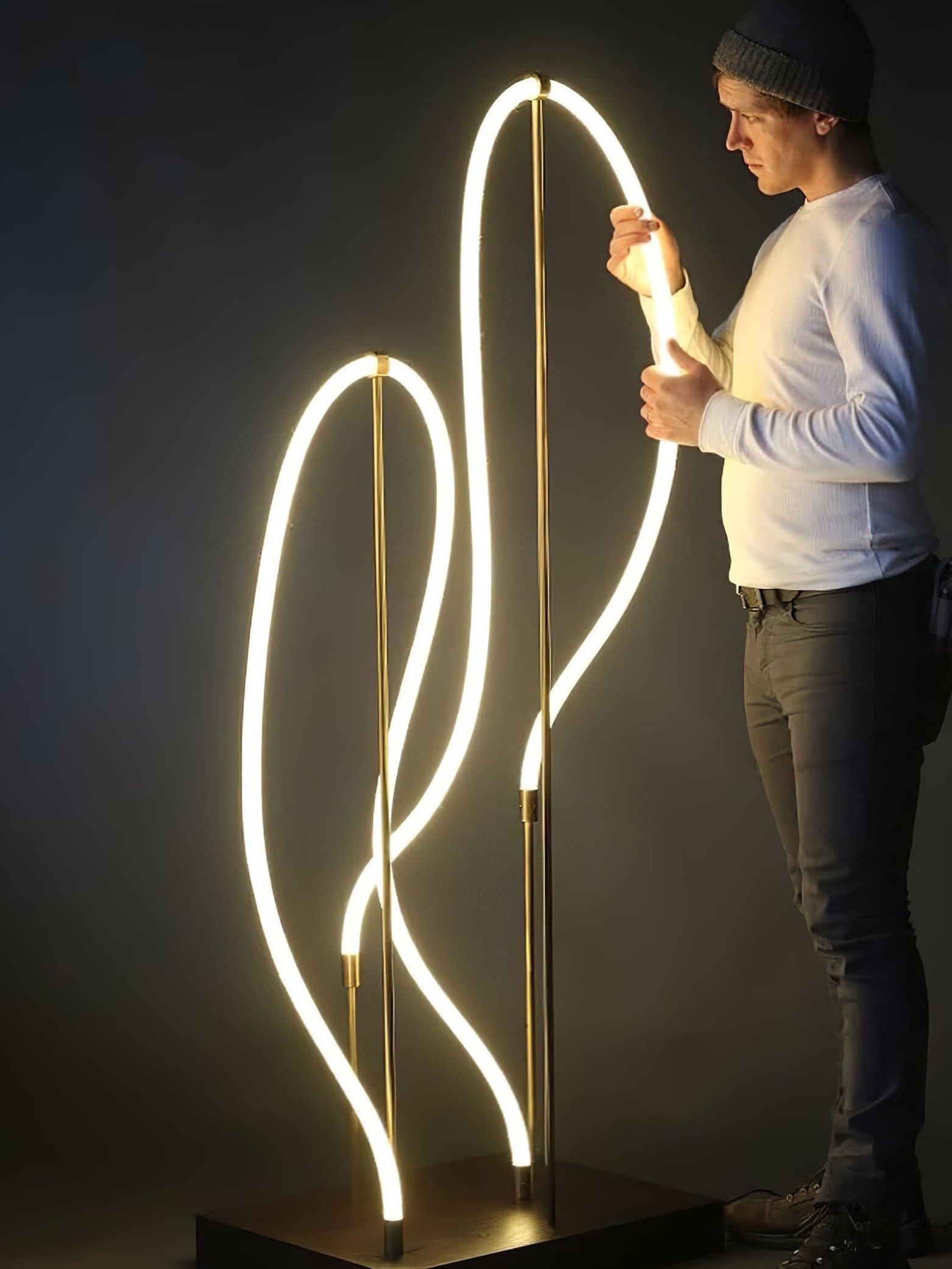 Tracer Loop Pendant Light