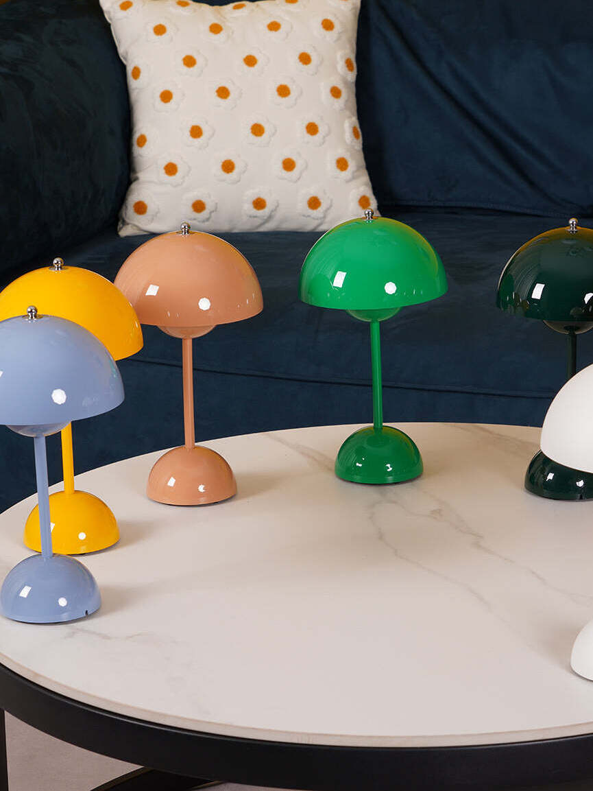 Flower Bud Charge Table Light