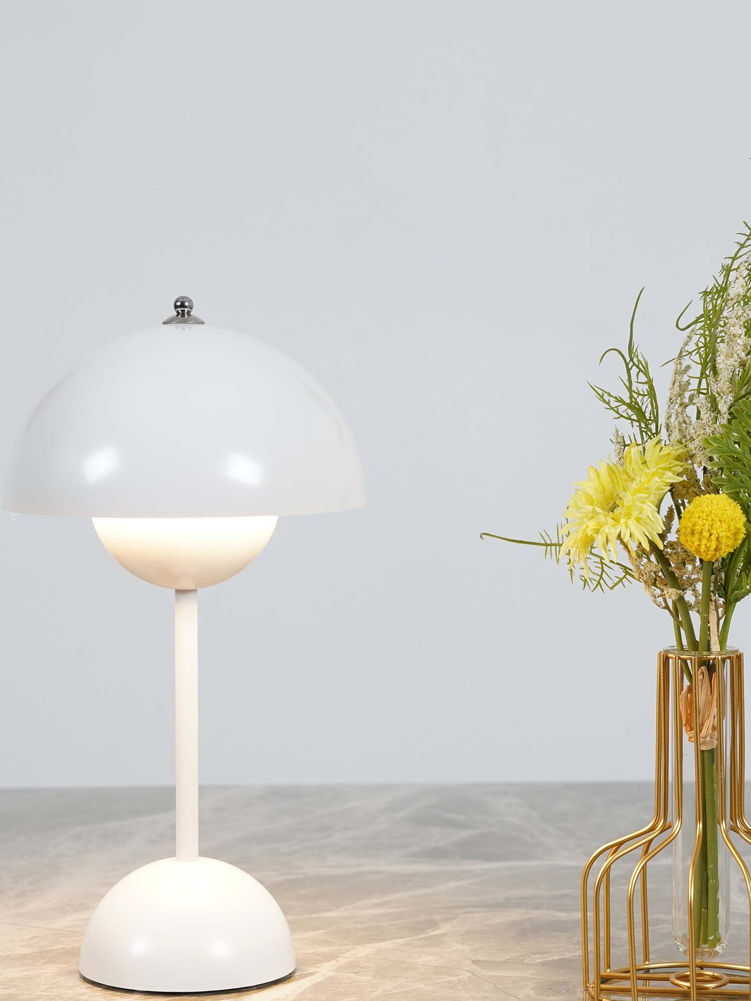 Flower Bud Charge Table Light