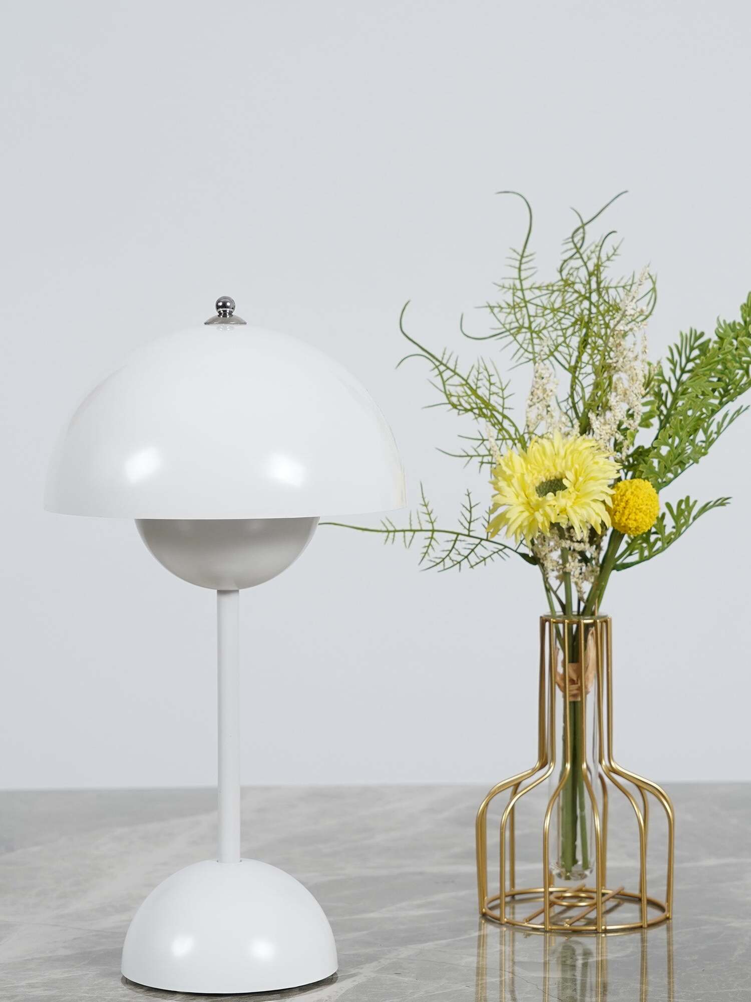 Flower Bud Charge Table Light