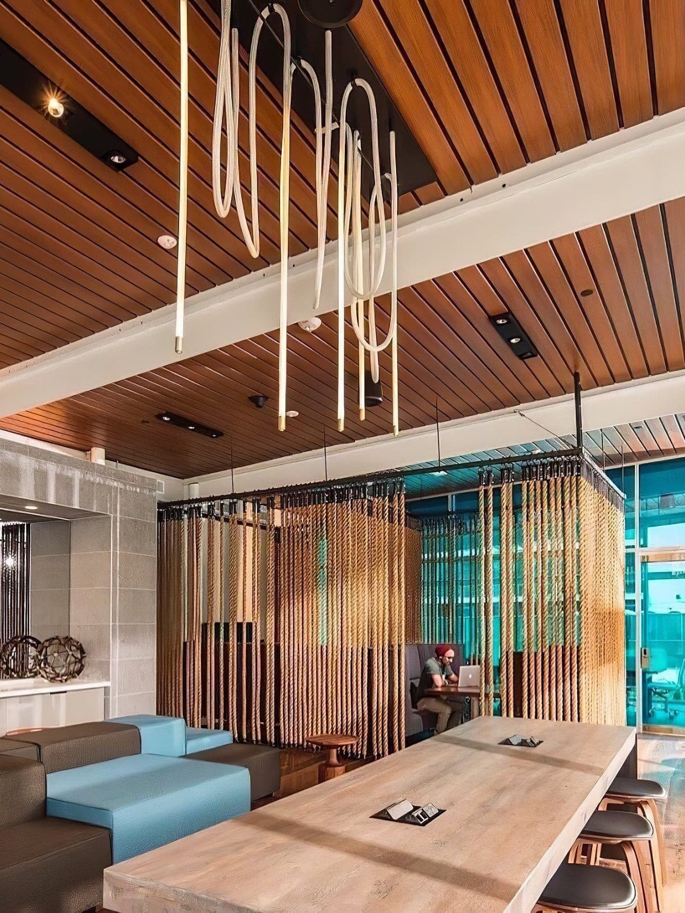 Tracer Loop Pendant Light