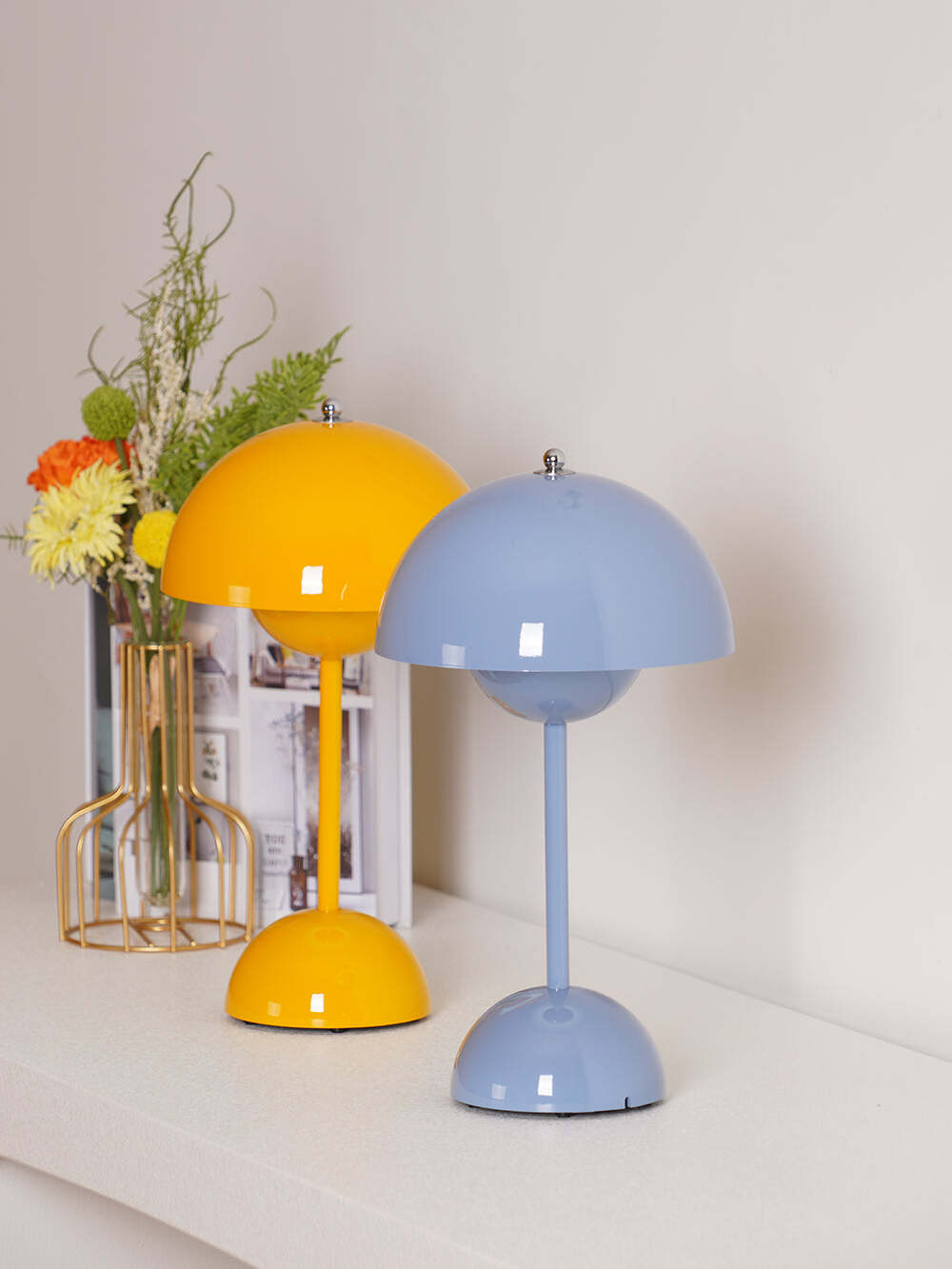 Flower Bud Charge Table Light